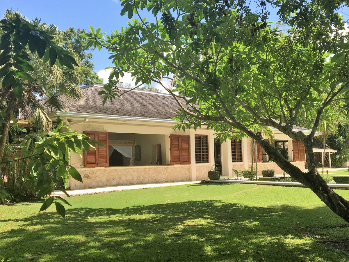 Literary 007 Tourism: Inside Ian Fleming’s Goldeneye | Artistic Licence ...